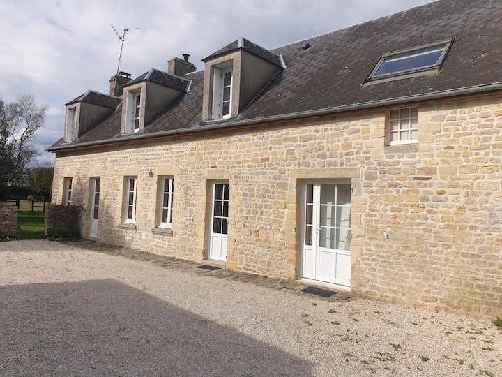 Jolie Maison En Pierres Proche De La Plage D'omaha - Vierville-sur-Mer