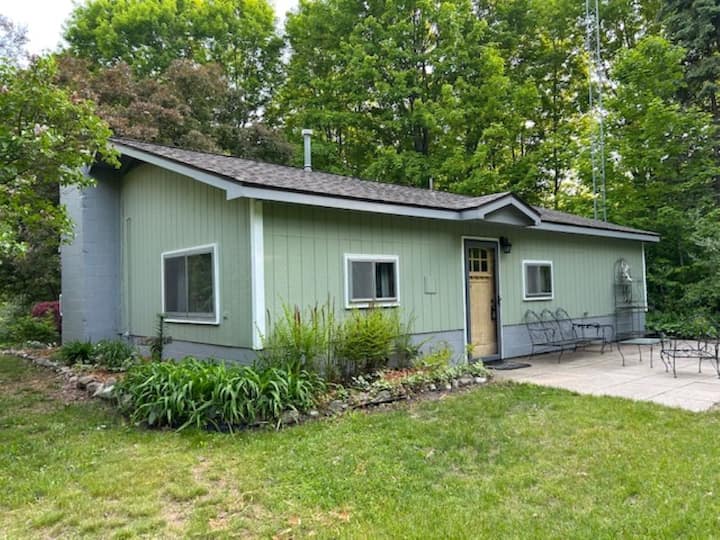 Stylish Cottage On 80 Acres Of Private Woodland - Ludington, MI