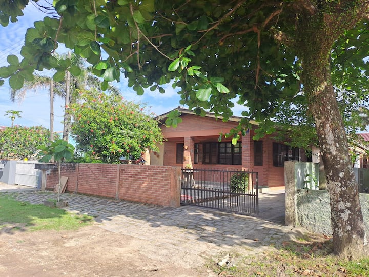 Enelzi House ( 50 M From Sea View) 4 Rooms, 8 Pax. - Itapoá