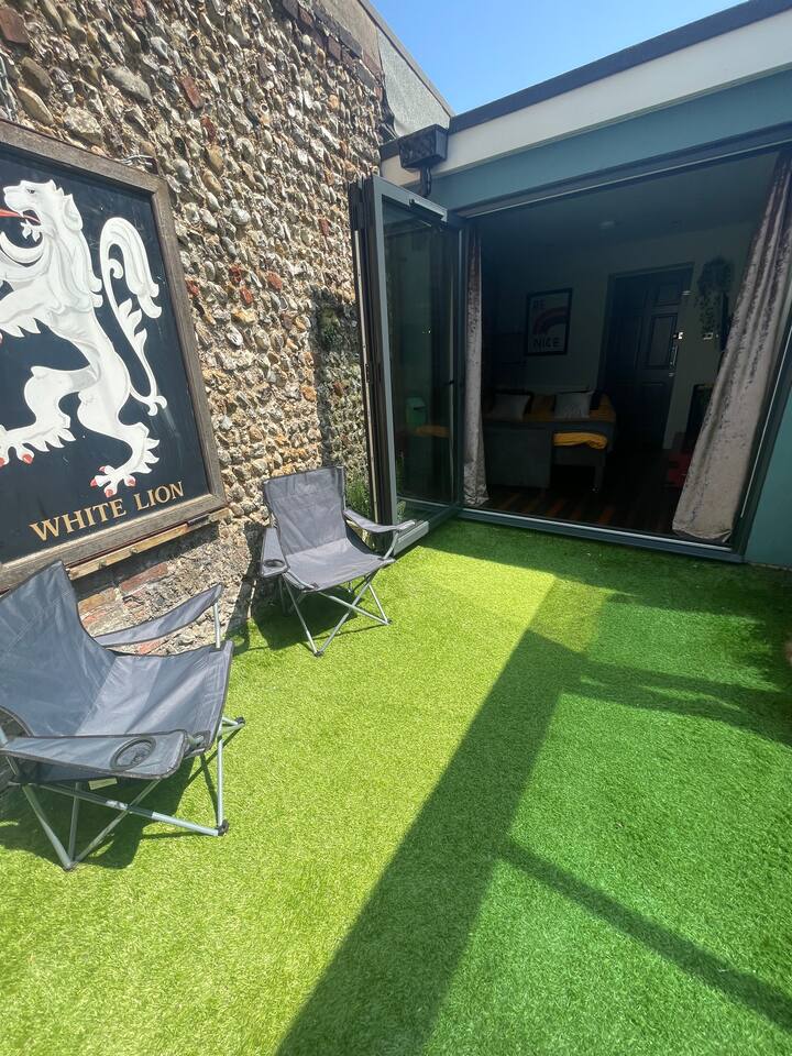 Cosy & Compact With Outdoor Retreat - Brighton