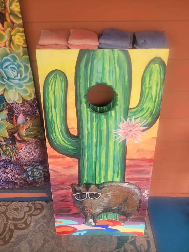 Colorful Retreat In The City. No Cleaning Fees! - 