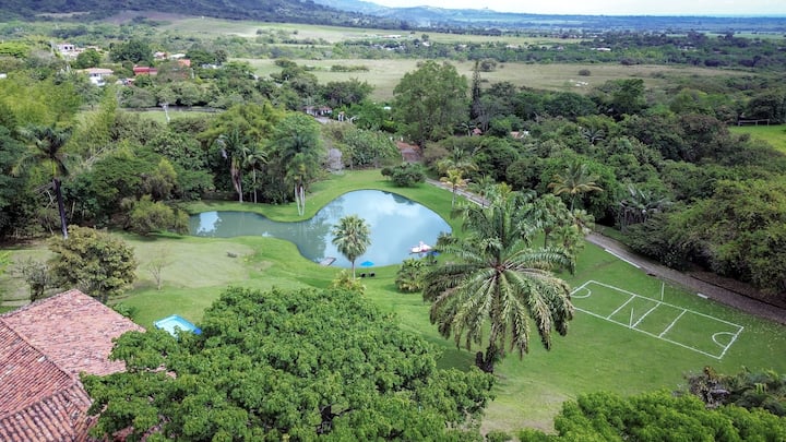 Espectacular Hacienda En Condominio En Santa Elena - Palmira