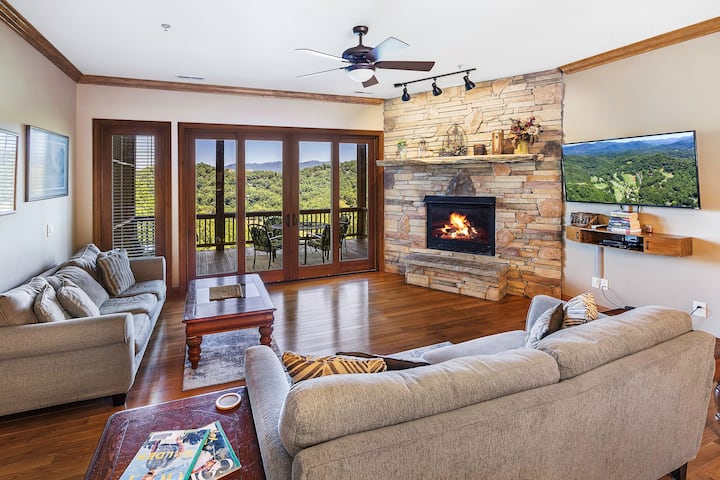 Finely Appointed Mountain Condo - Cherokee, NC