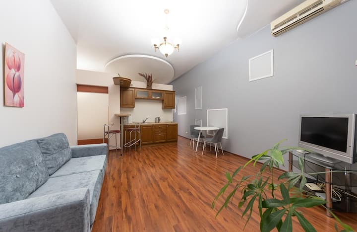 Quiet And Central Apartment 2 Min To Khreshchatyk - Kyiv