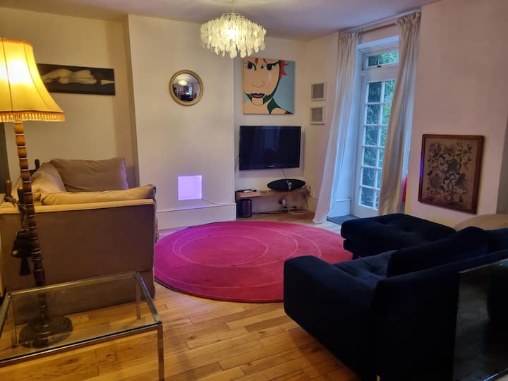 Beautiful 2 Bed Garden Flat - London