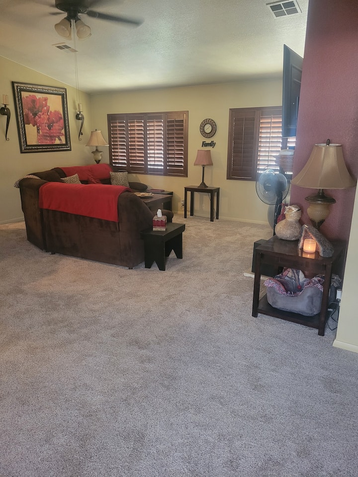 Nice And Cozy  Furnished Bedroom - Hemet, CA