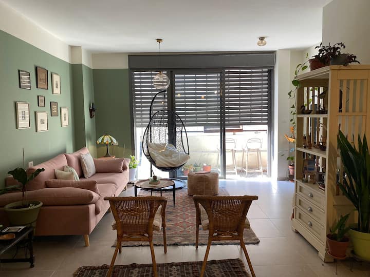 Apartment With Balcony On Shenkin St. - Tel-Aviv