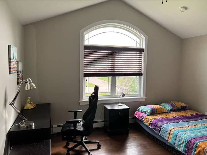 Large Room In Stratford For Two. - Charlottetown