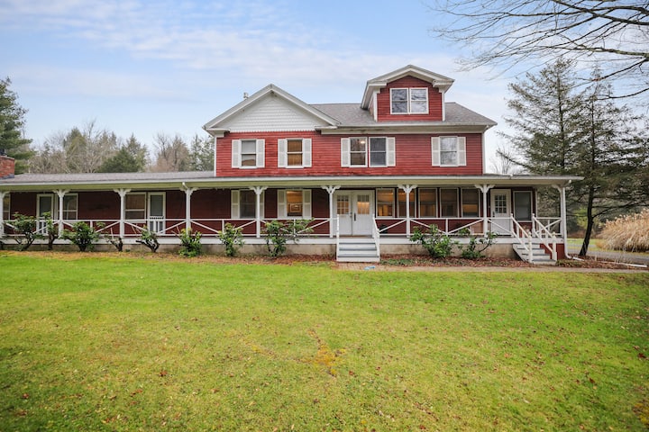 Willow Pond-full Property 18 Bedrooms - Pocono Mountains, PA