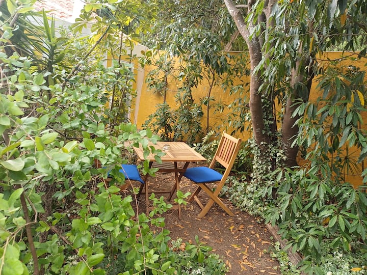 Blue Charm Special Cozy Center Town Entire House - Lagos