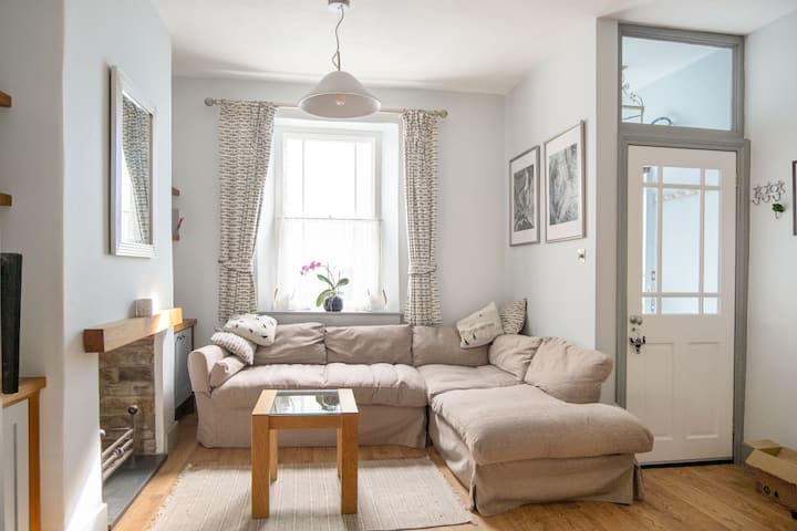 Oyster Shell Cottage, Charming Character Near Quay - Devon