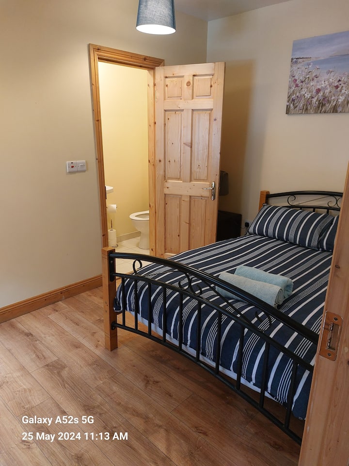Cosy, Comfortable Double En-suite 1 - Skibbereen