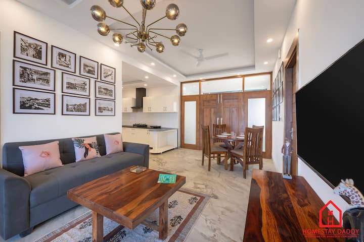 Azalea Home | 3bhk | On Mall Road By Homestaydaddy - Mussoorie