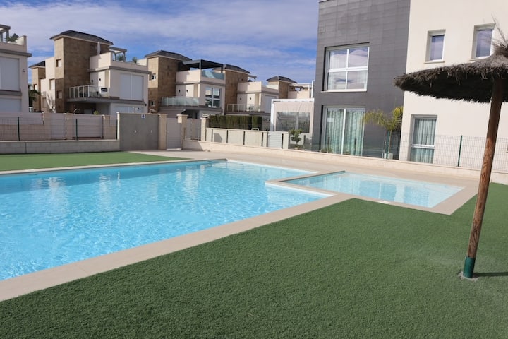 Appartement Torrevieja Met Zuidligging En Zwembad - Torrevieja