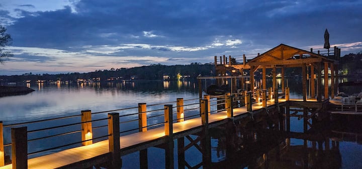 Experience Lake Norman's Top 1% Luxury Retreat! - Zootastic Park, Troutman