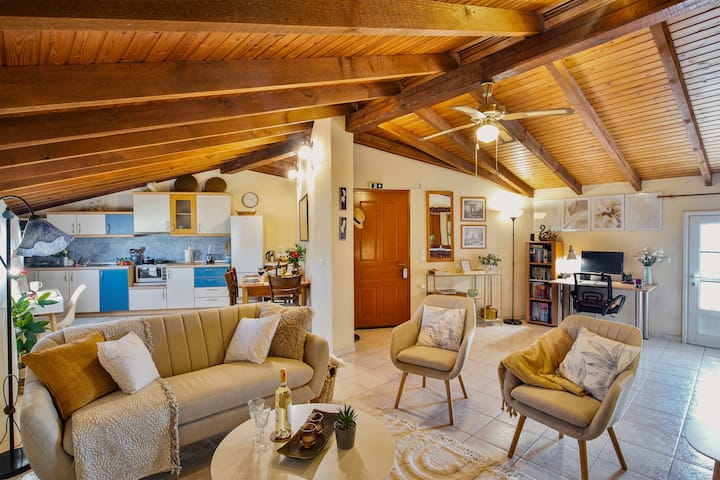 Near Airport/bus/town, Ac, Smart Lock,full Kitchen - Greece