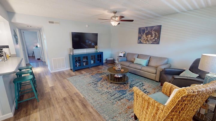Beautifully Updated 2 Bed / 1 Bath On Intercoastal - Largo, FL
