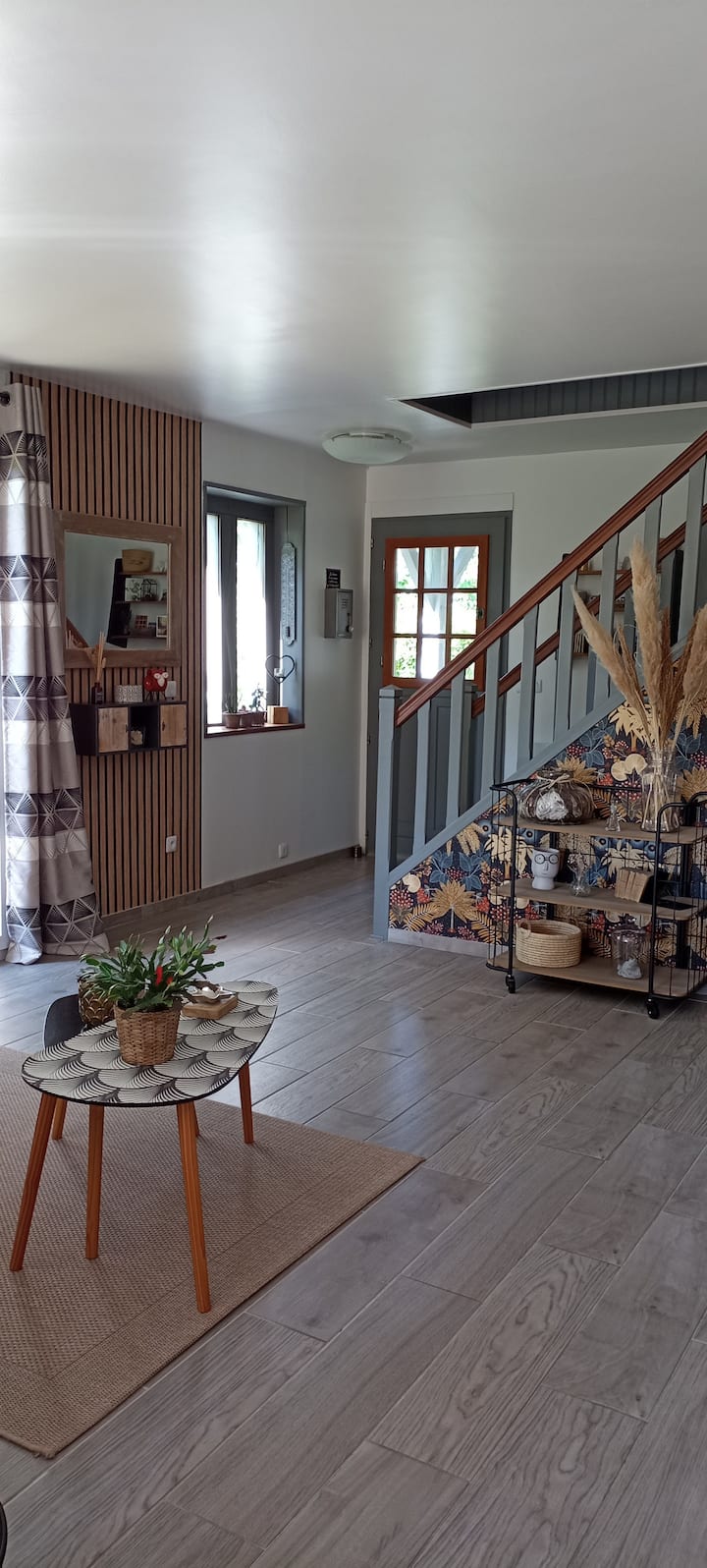 Proche Du Zoo De Thoiry Et Gare Sncf - Thoiry