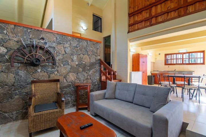 Chalet Con Piscina + Quincho + Asador +Frente Rio - Villa Carlos Paz