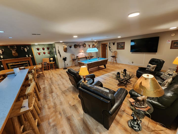 Nfl Redzone-hot Tub-sauna-
Pool Table-75" Tv-&more - Michigan
