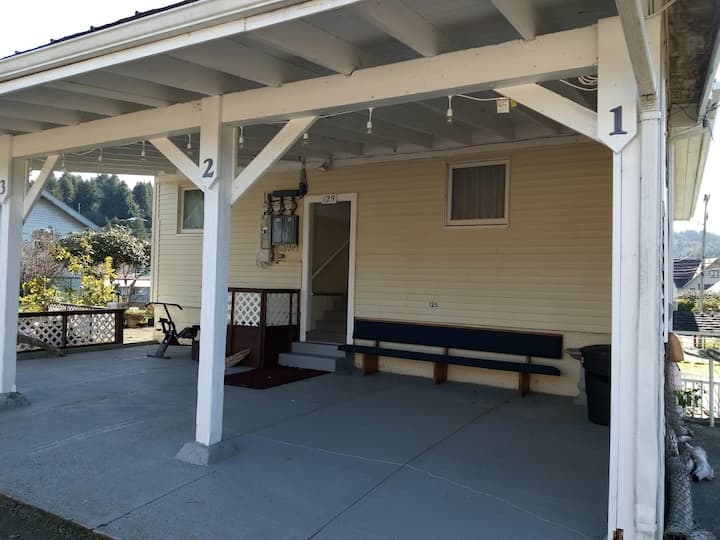 'Dollhouse 2' (4 Br)
R&s Vacation Homes - Umpqua Lighthouse State Park, Reedsport