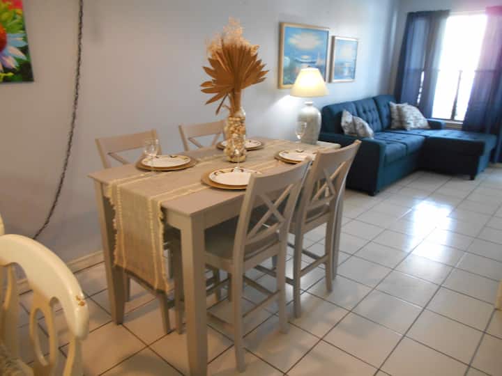2/2 ,Wonderful Condo, Fun Pool For Kids And Adults - South Padre Island, TX