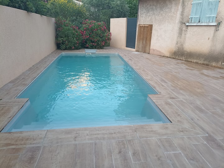 Chez Eva Et Jb
Bas De Villa Avec Jardin Et Piscine - Martigues