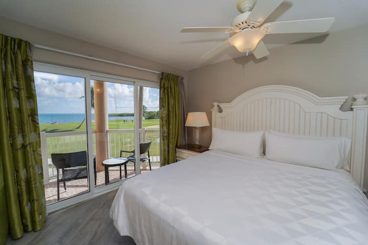 Ocean View Studio Suite- Fridge, Microwave & Patio - Cayman Islands