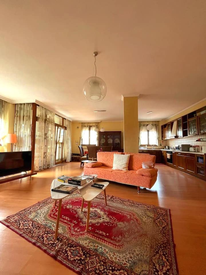 Superbe Penthouse In Tirana's Heart - ティラーナ