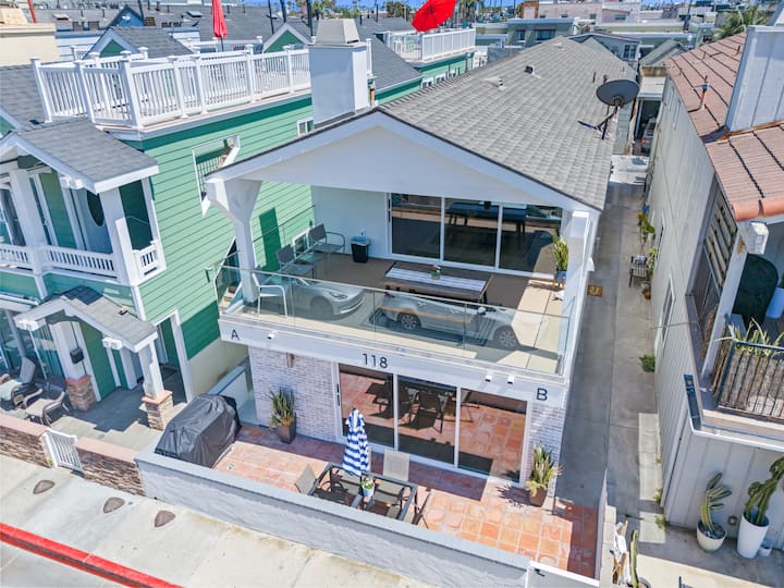 Beautiful House Located 7 Houses From The Sand! - Newport Beach, CA