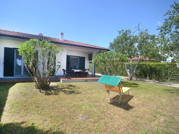 Villa Piano Terra Con Ampio Giardino - Comacchio