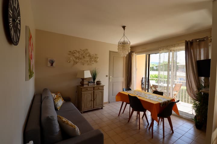 Très Agréable Appart Au Calme, Parking Privé - Valensole
