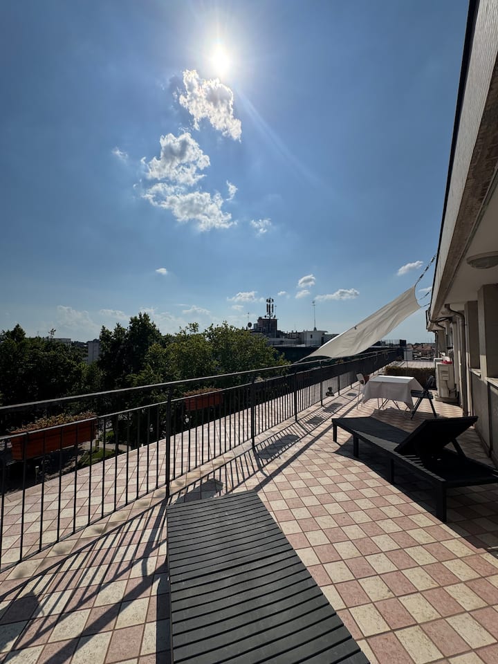 Central Terrace Apartment - Yellow - Wenecja