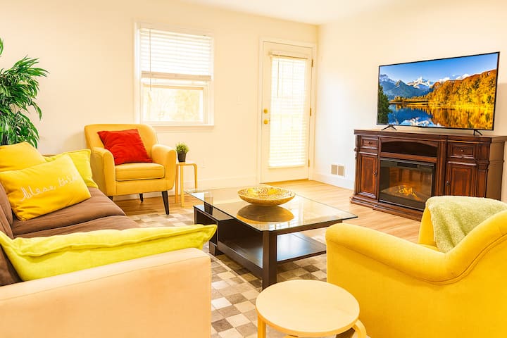 Charming | Tysons | Central | 4 Bd 3 Bth - Fairfax, VA