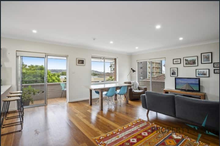 Massive Beachside Family Apartment - Manly