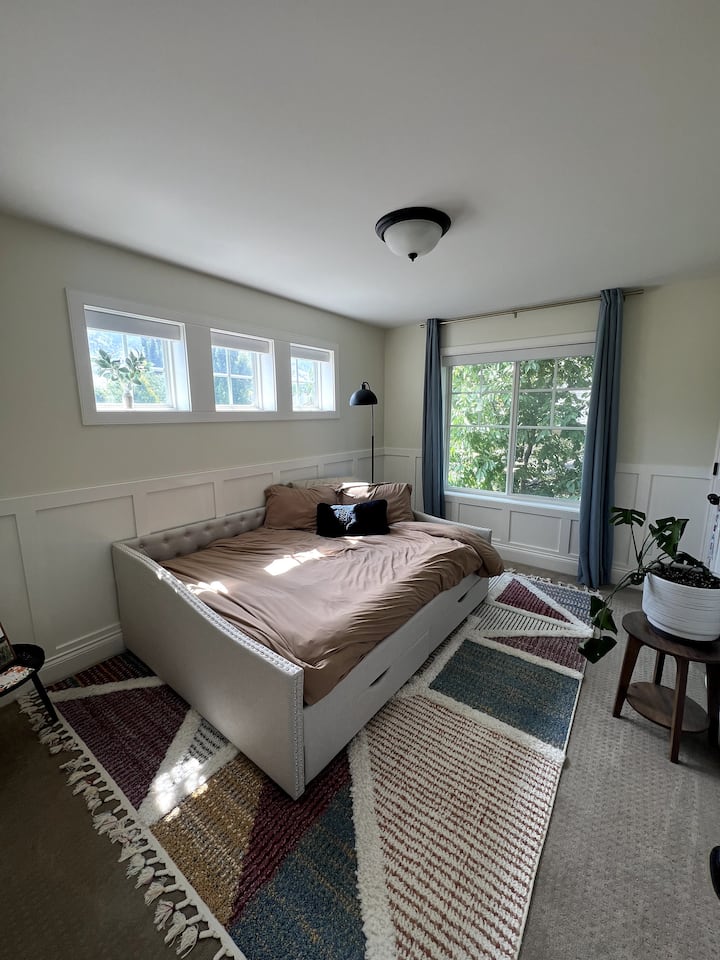 Private Bedroom In Cozy Home - Logan, UT