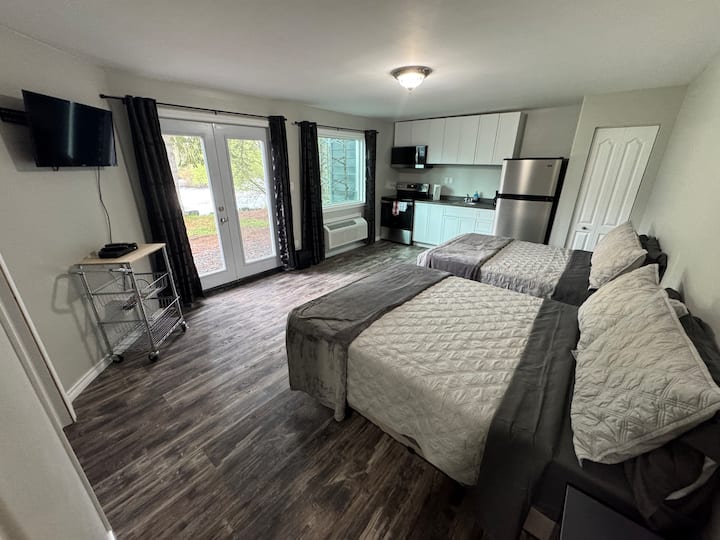 Rolling Rapids Motel Room 2 - Ontario 60