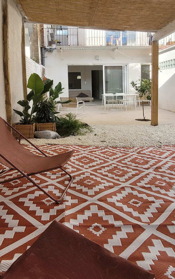 Appt + Urbangarden, Bright Calm 2 Bdr - Barcelona