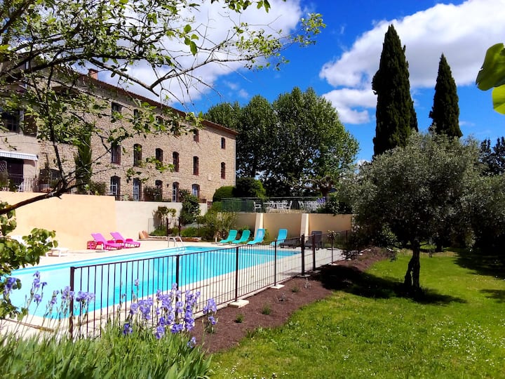 Appartement En Luberon - Magnifique Vue - Piscine - Rustrel
