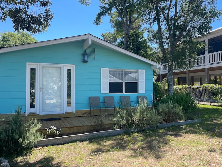 Relaxing Beach Bungalow - Oak Island, NC