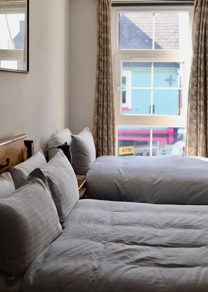 Private Db/twin Room Main St.dingle (No Breakfast) - Dingle