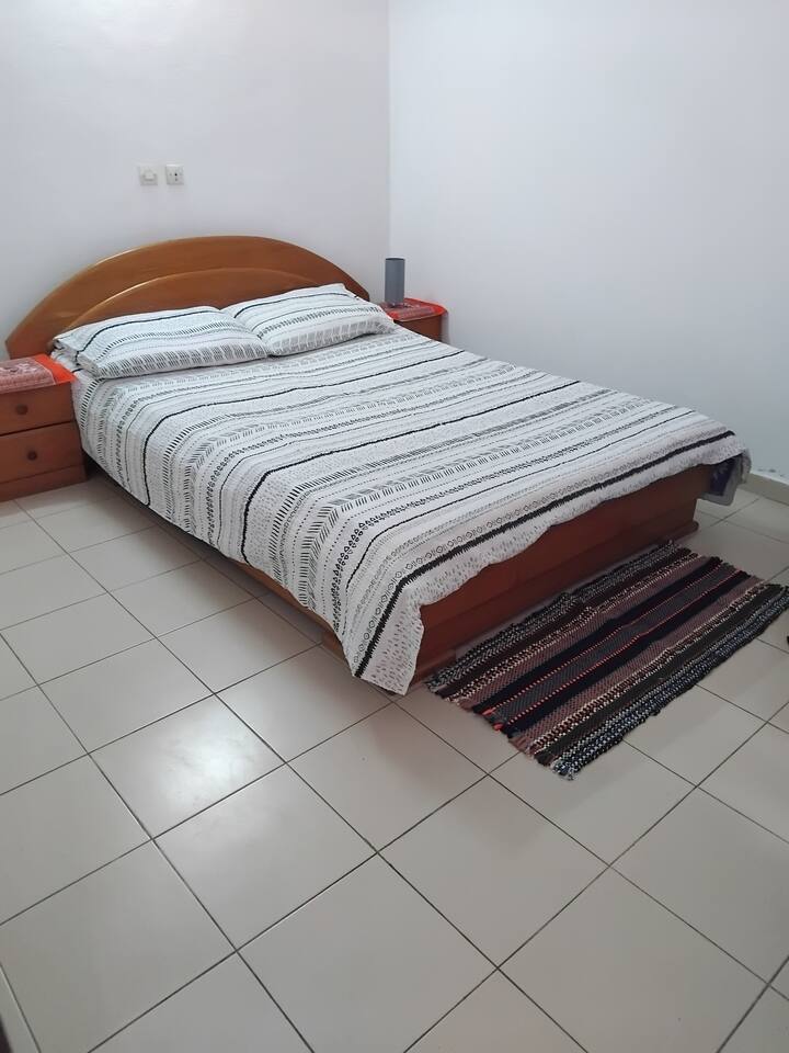 Belle Chambre De 30 M2 Dans Villa, Vue Jardin. - Abidjan