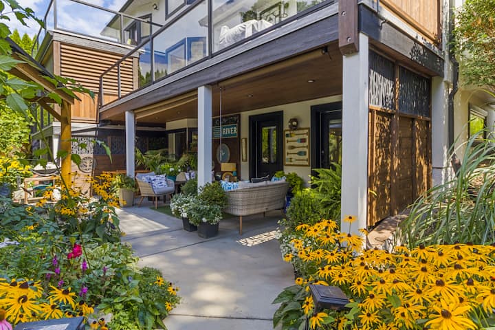 Rayleigh River Retreat-beautiful Garden Oasis - Kamloops