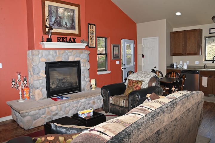 Nestled Aspen Cabin / Pet Friendly - Cripple Creek, CO
