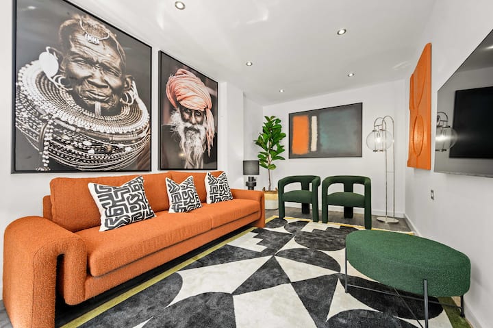 Stylish Five Bedroom Home By City Center W Parking - 