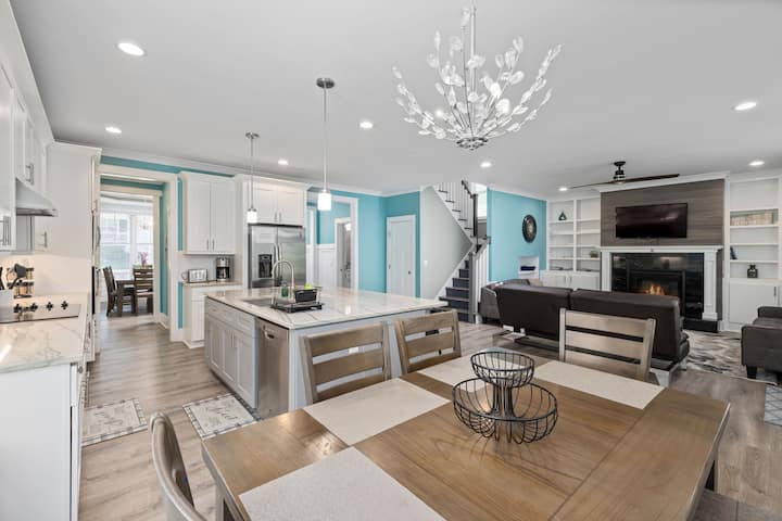 Luxe 5br Near Duke | Outdoor Movie, Gazebo & Games - Durham, NC