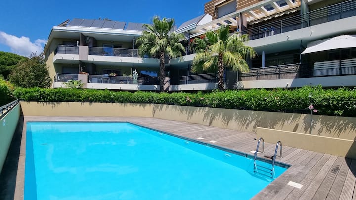Le Familial : Piscine, Plage Et Garage - Aéroport de Nice Côte d'Azur (NCE)