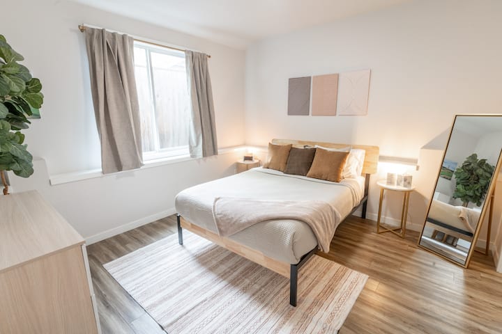 Walkable Apt Next To Restaurants, Bars, And Shops! - Portland, OR