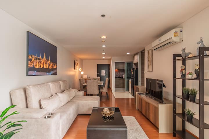 The Royal Touch Suite :3br Mrt/pool - Bangkok