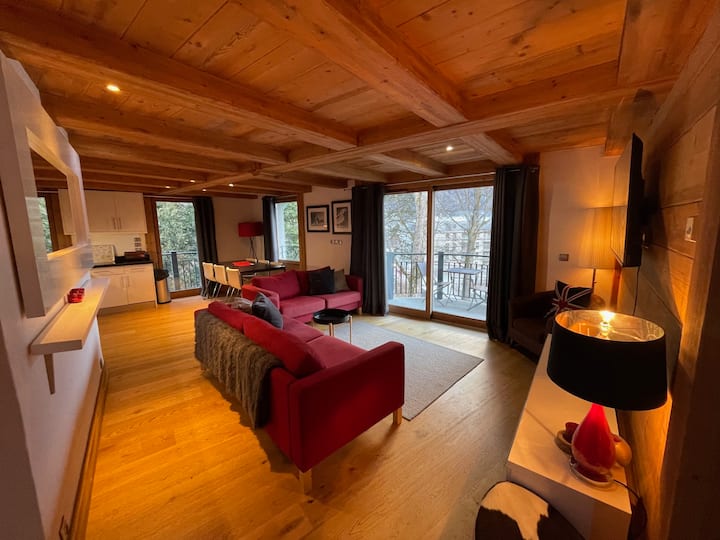 Chamonix Chalet Astoriab | 3 Bedrooms Sleeps 8 - Chamonix-Mont-Blanc